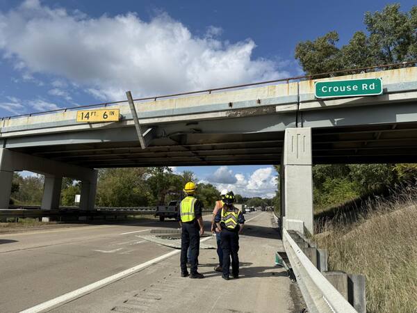 WHMI 93.5 Local News : Bridge Hit On Northbound US-23 At Crouse Road In Hartland Township
